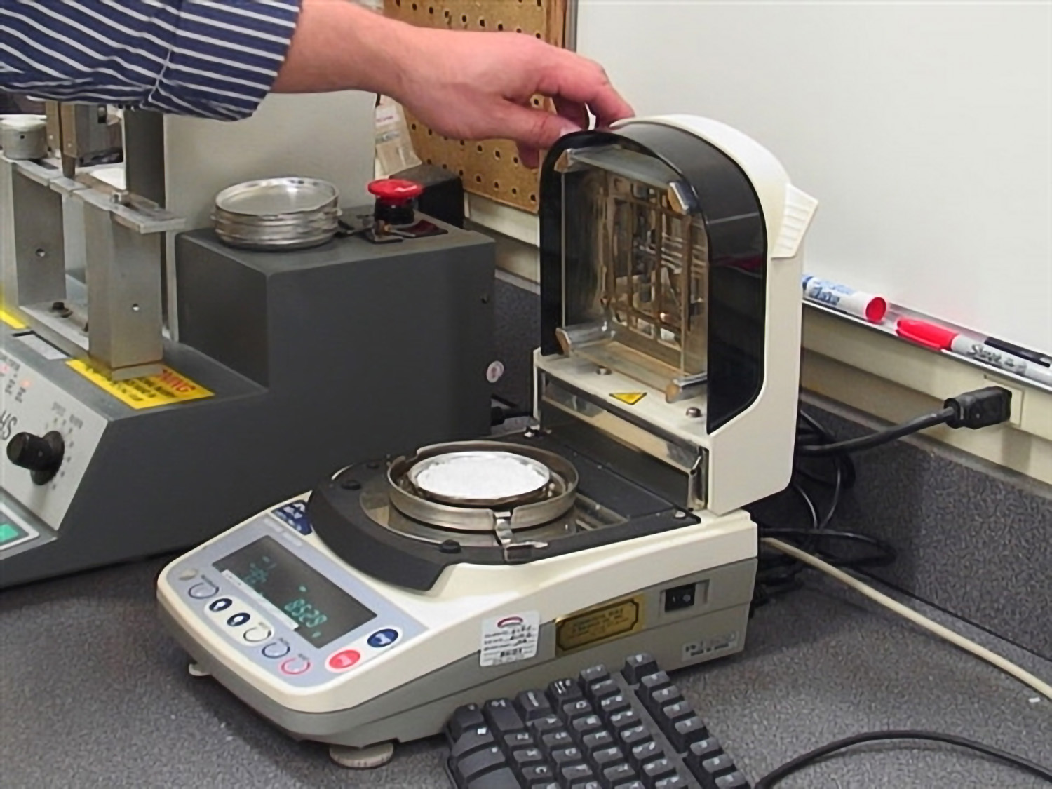 Material Drying, Part 2: Moisture Measurement – Plastics Training ...